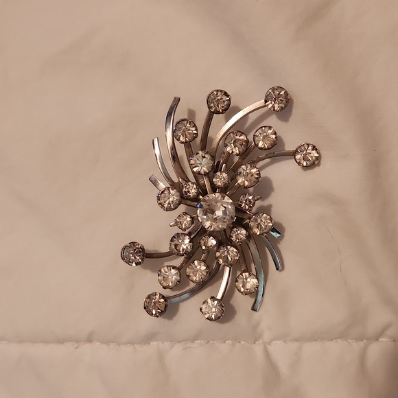 None | Jewelry | Vintage Silver And Rhinestone Starburst Brooch | Poshmark